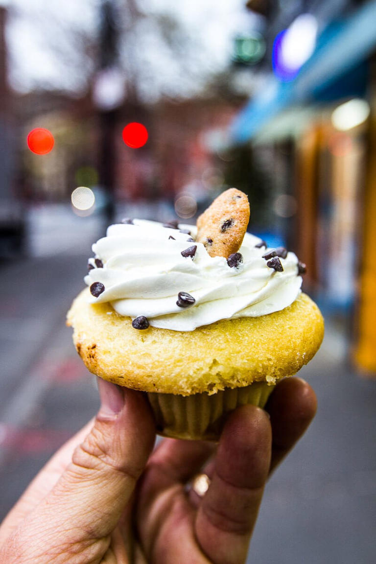 21 most iconic places to eat in NYC for a bite outta the Big Apple ...