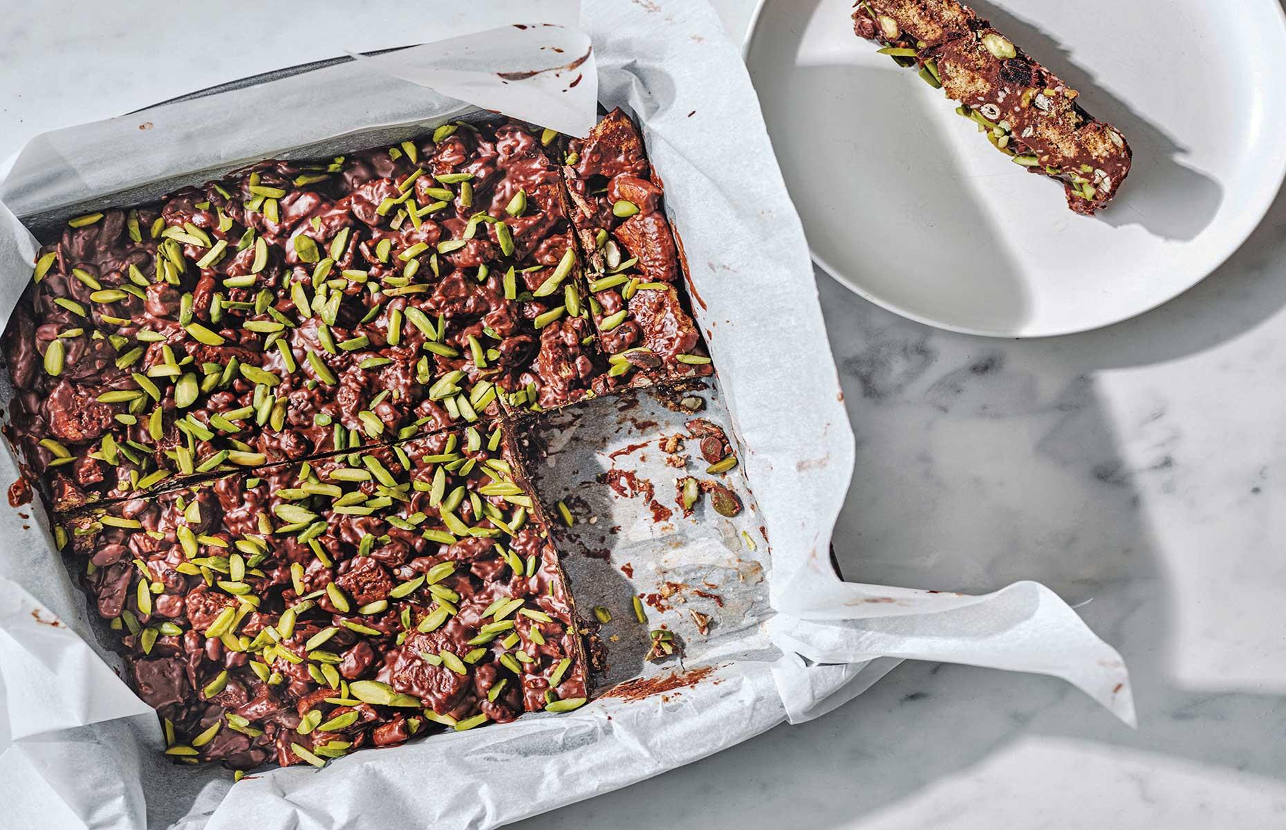 31 easy, delicious bakes using just one baking tin