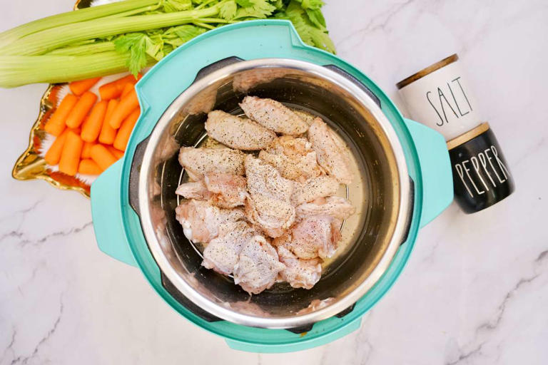 Buffalo Instant Pot chicken wings