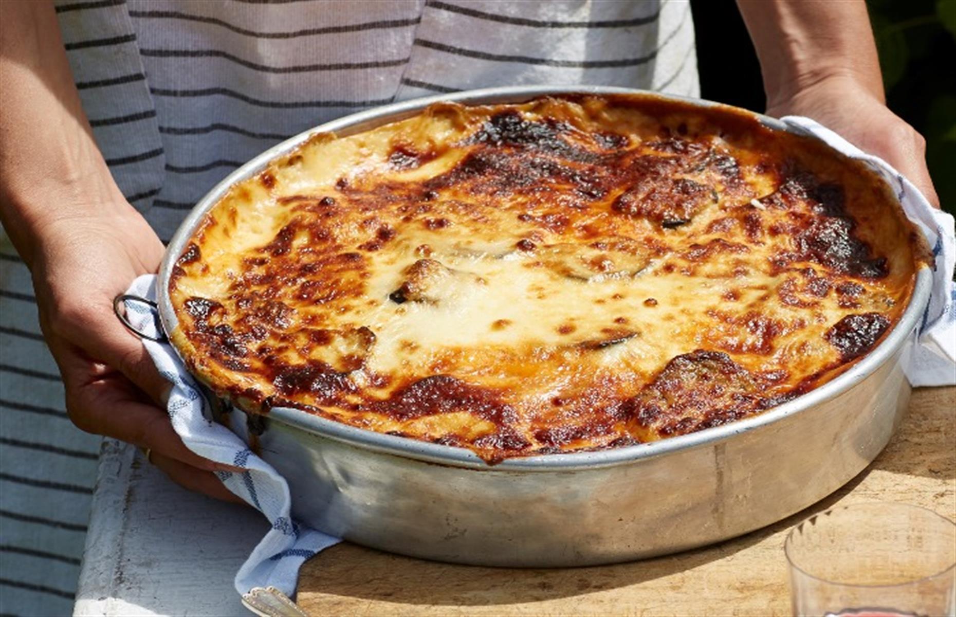 32 easy dinner party recipes that serve six or more
