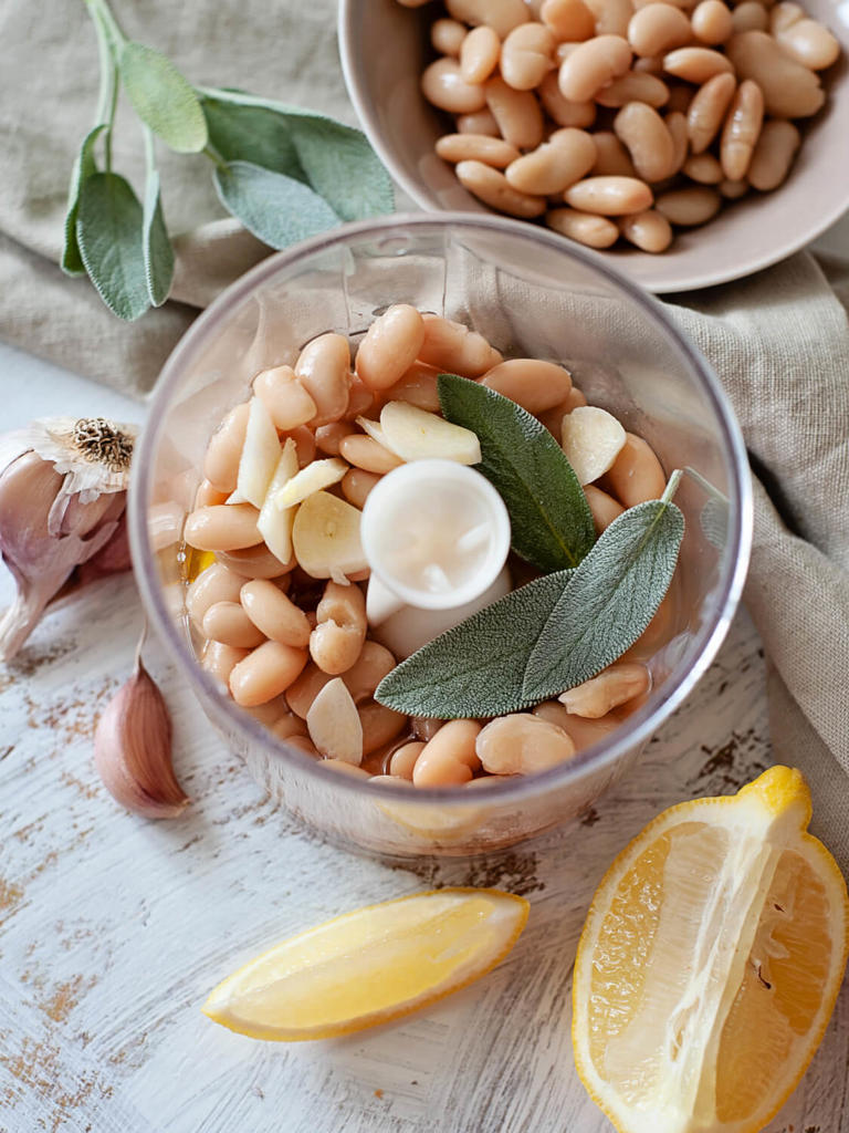 Creamy White Bean Dip with Pita Chips: A Fast & Flavorful Party Appetizer