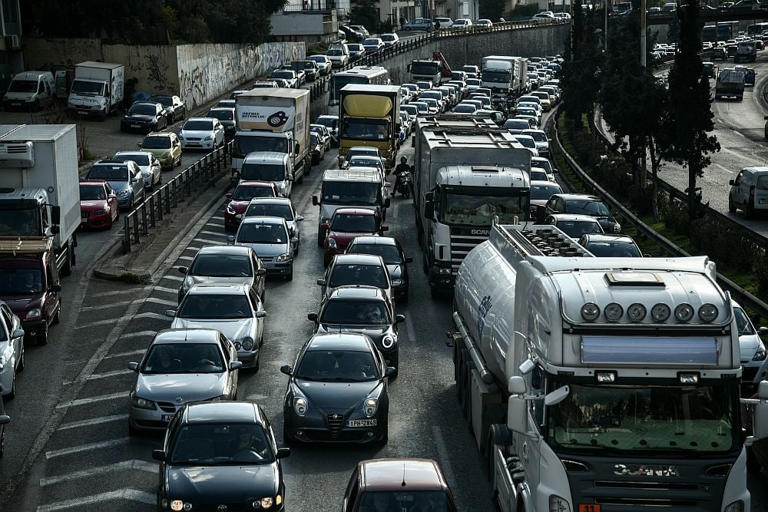 Τροχαίο στον Κηφισό – Μποτιλιάρισμα στο ρεύμα προς Πειραιά
