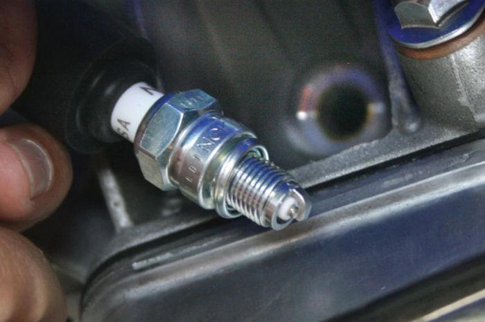 Ternyata ini penyebab percikan api busi di motor bekas kecil dan ...