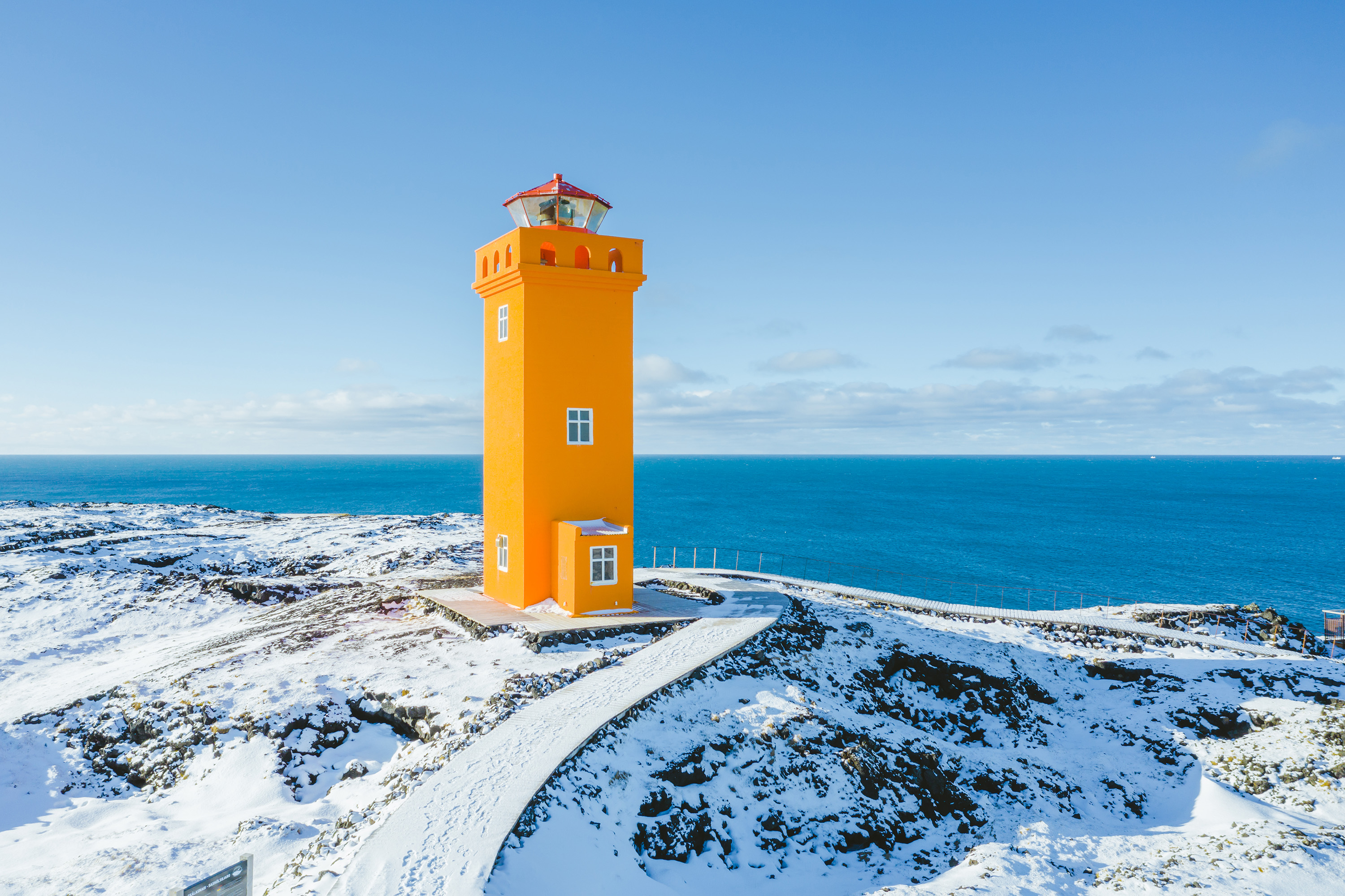 Spectacular photos of lighthouses from around the world