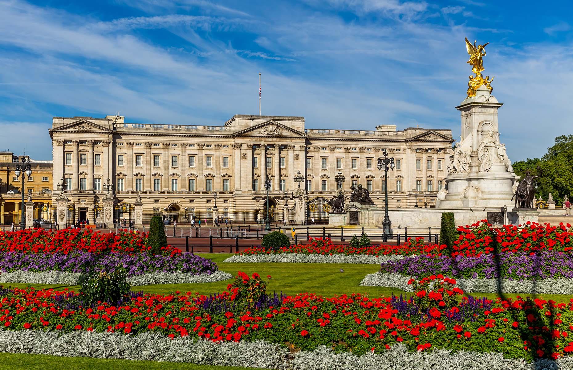 Take a visual tour of the most opulent palaces on the planet