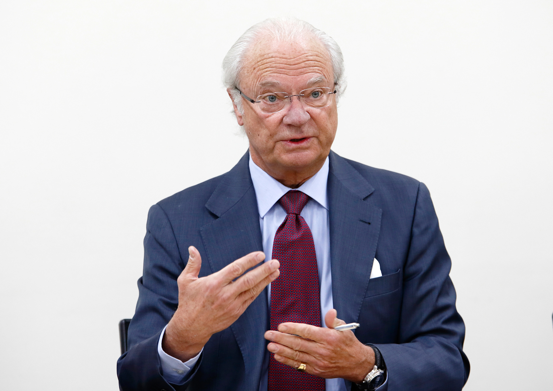 Was ist mit König Carl Gustaf los?