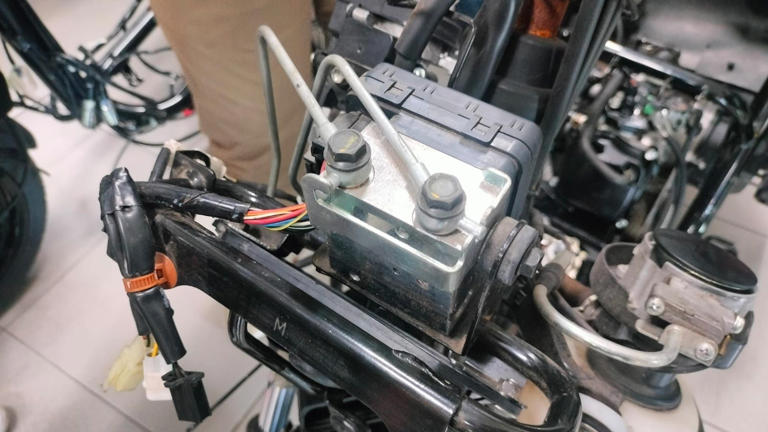 Begini Cara Ubah Yamaha NMAX ABS ke Non ABS, Berikut Biayanya