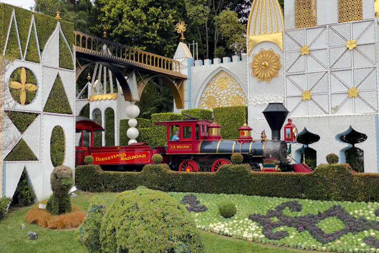 Ultimate 2026 Disneyland guide: Planning & touring tips