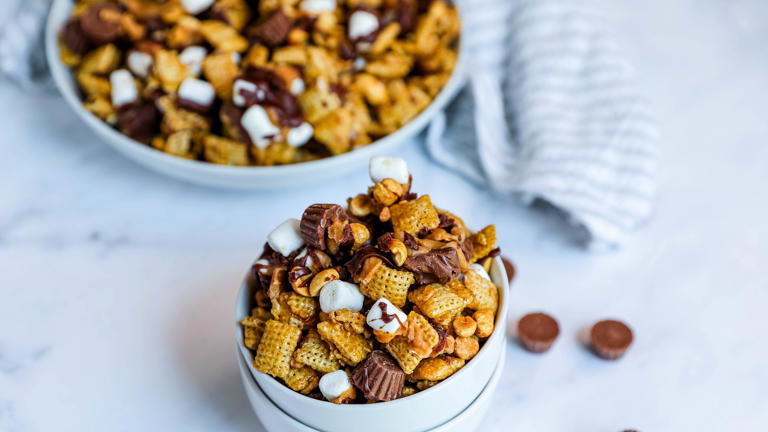 This Recipe Takes Chex Mix To A Whole New Level - Chocolate Peanut ...