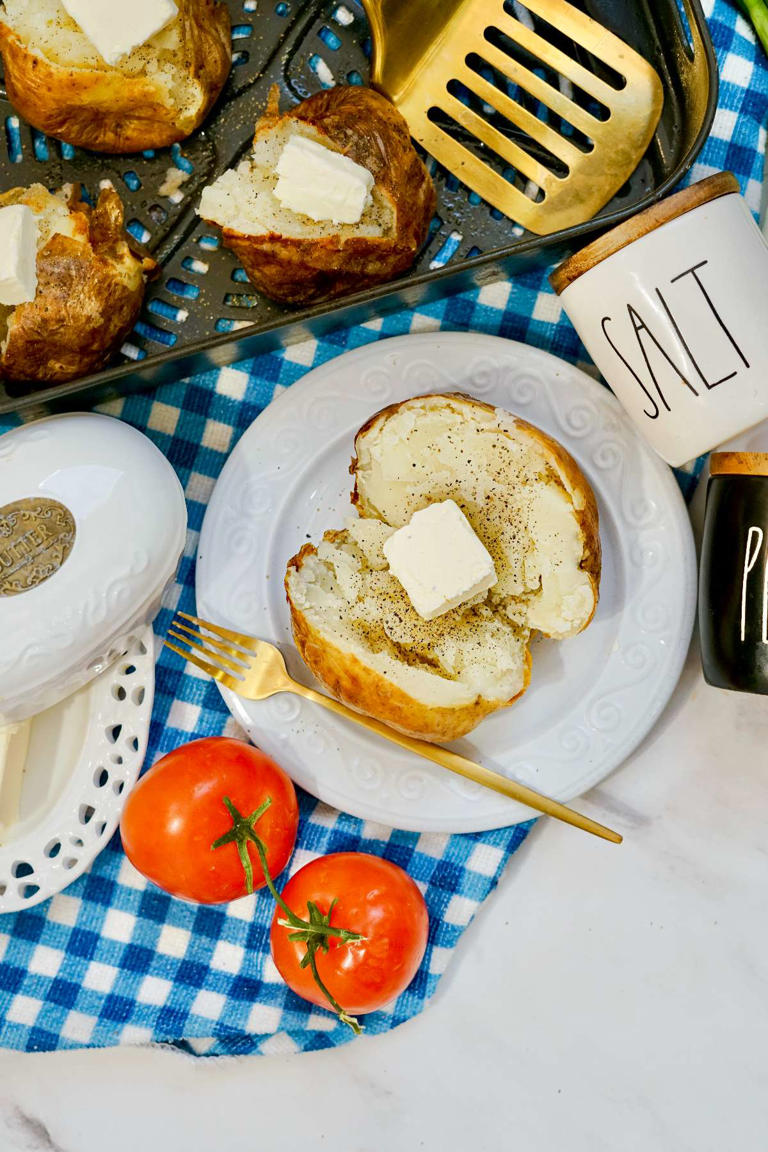 Easy Air Fryer Baked Potatoes