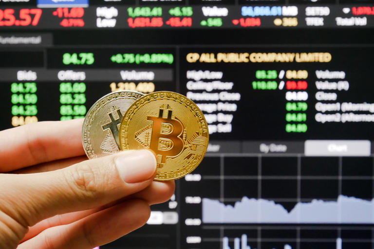 Ilu Polaków inwestuje w Bitcoiny? NBP studzi kryptoentuzjazm
