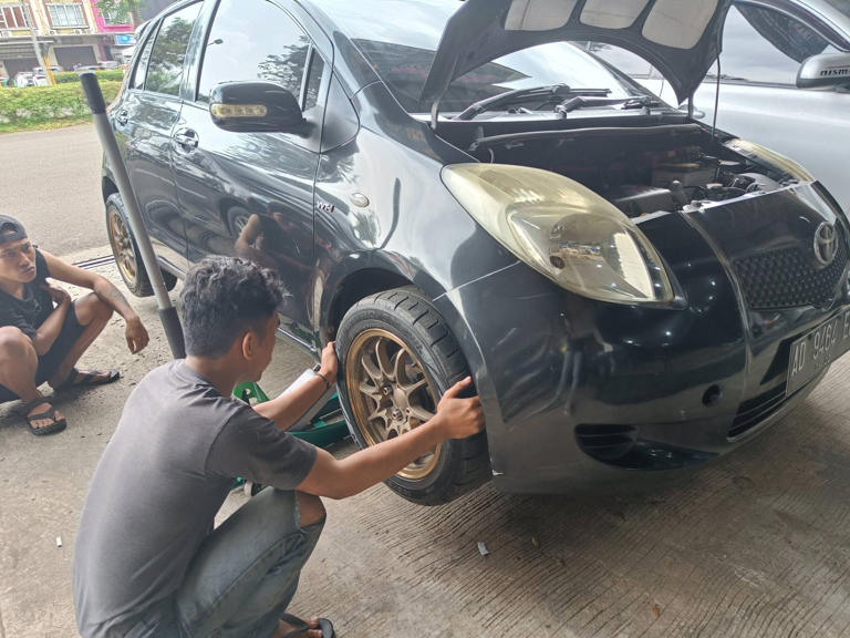 Tiga Tanda Roda Mobil Perlu Segera di Spooring, Dibiarkan Bikin Dompet ...