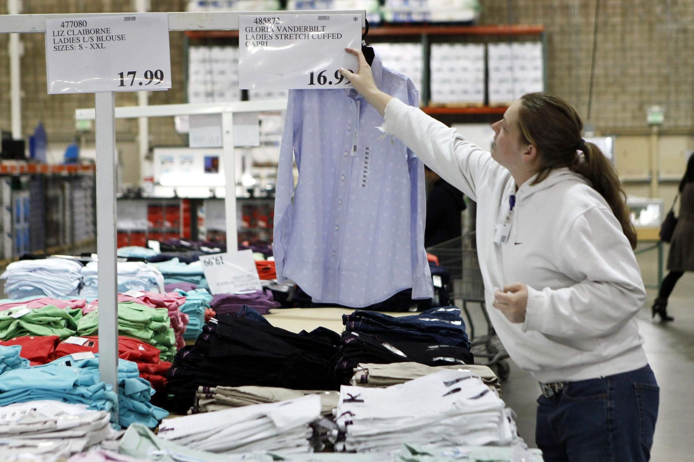 25 Secrets Costco Employees Won’t Tell You
