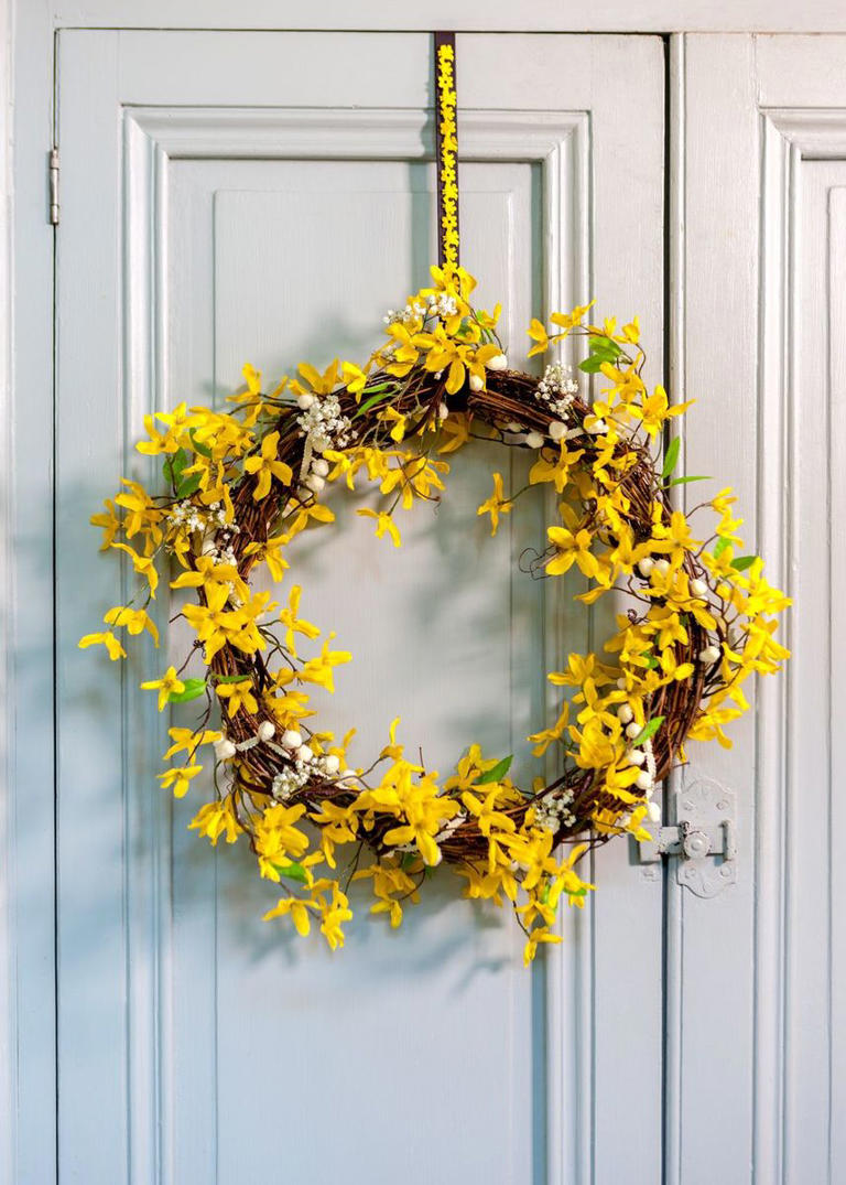 Here's how to make an Easter wreath for your front door