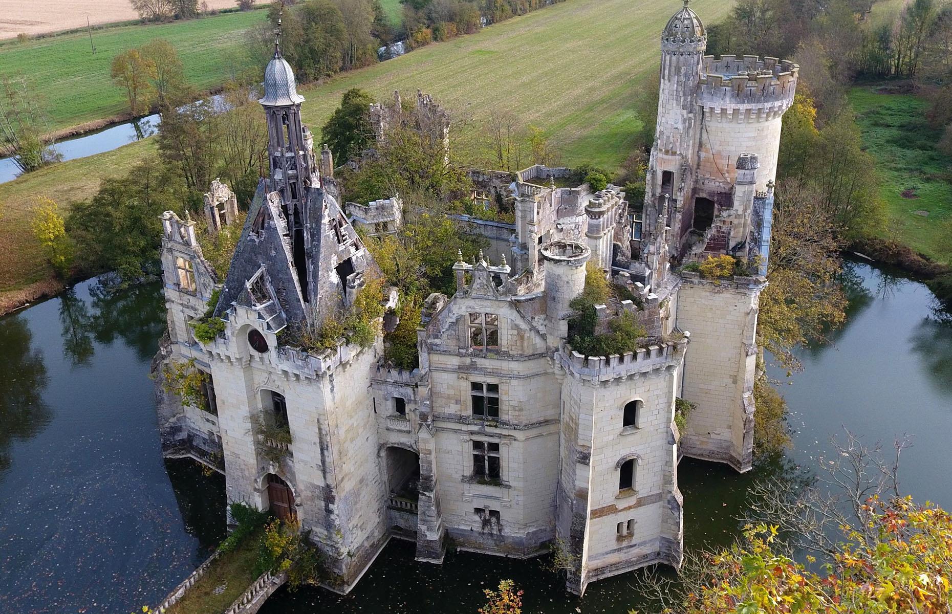 Amazing images of homes around the world lost to the wild