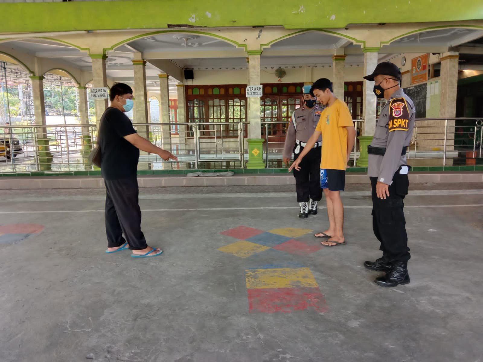 Dua Sekawan Tepergok Congkel Kotak Amal, Aksinya Ketahuan Warga Dua Sekawan Tepergok Congkel Kotak Amal, Aksinya Ketahuan Warga
