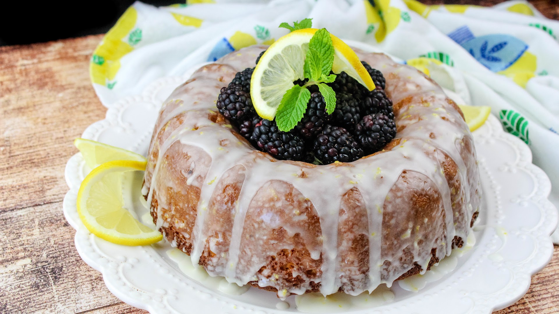Attention Lemon Lovers, This Lemon Cake Is For You - Bonnie's Lemon Cake