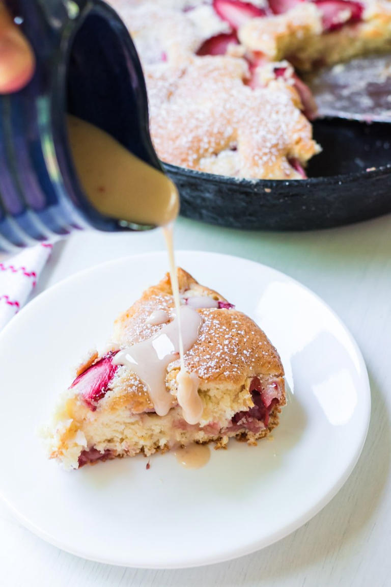 Fresh strawberry cake