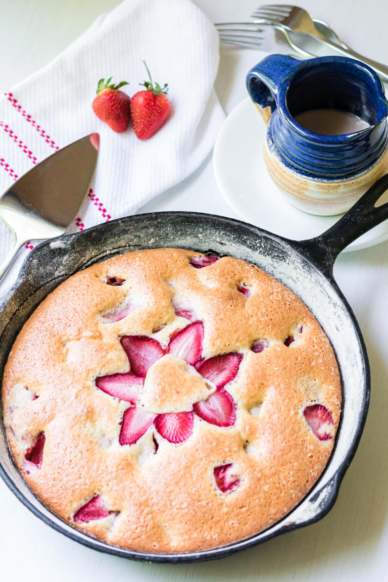 Fresh strawberry cake
