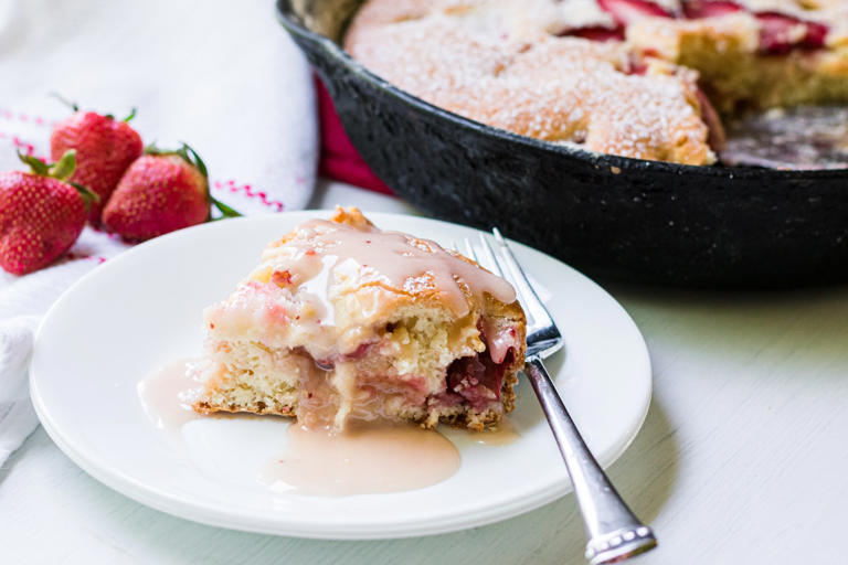 Fresh strawberry cake