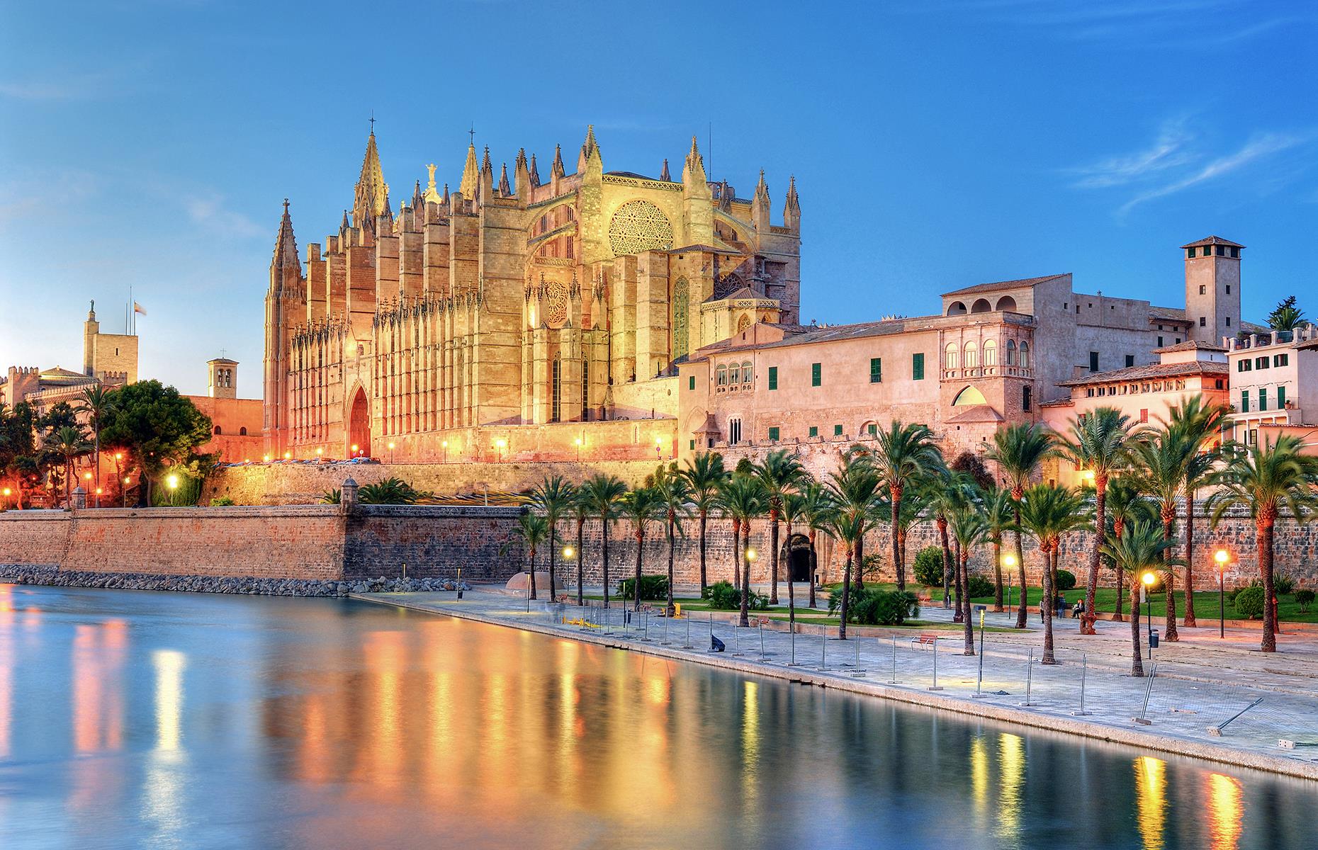 See the majestic cathedrals that define the world's greatest cities