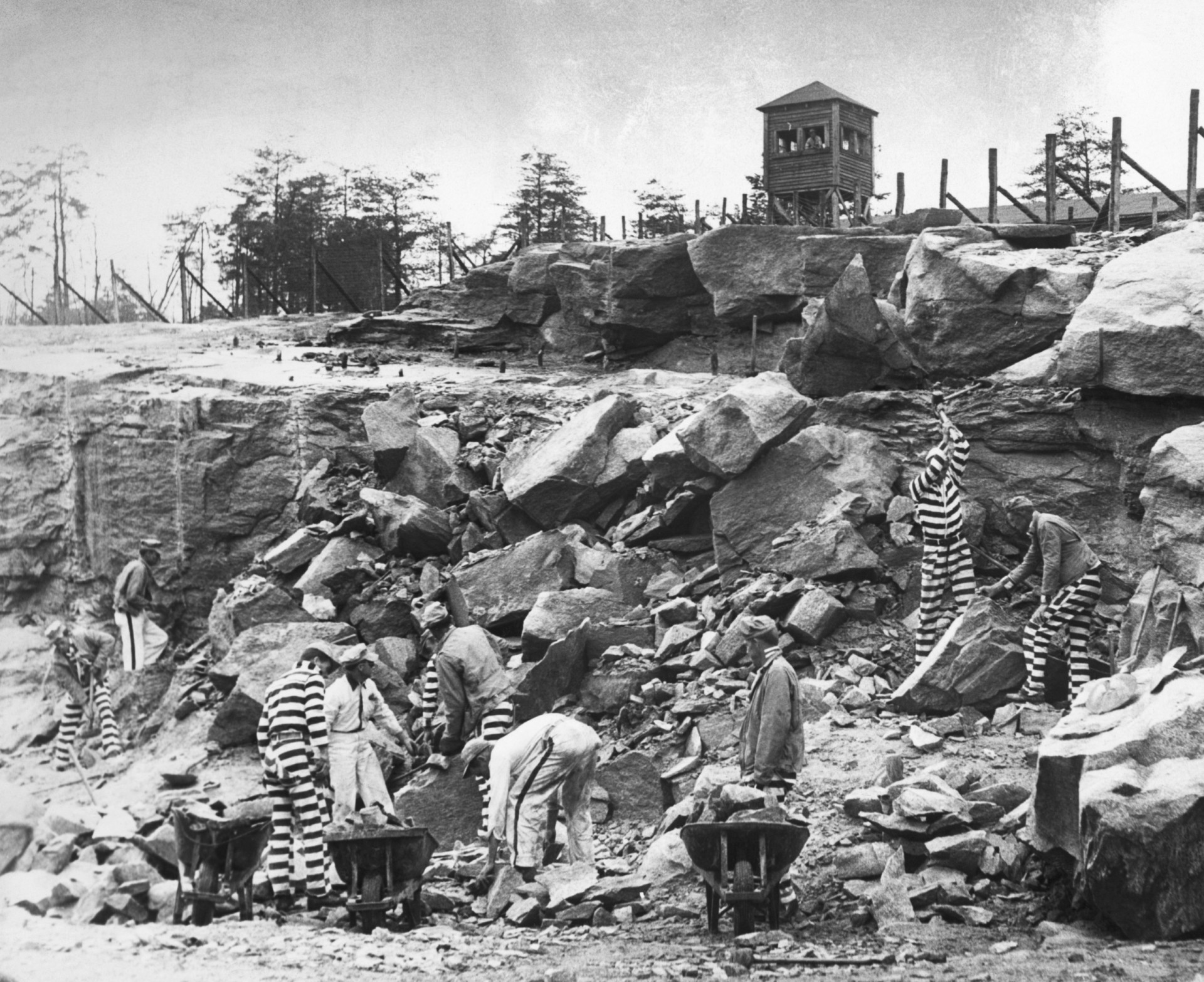 Terapkan elemen Batik Malaysia dalam rekaan, konsep suai padan baju ...