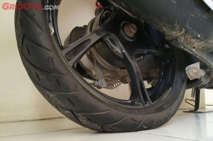 Jarang Disadari Dua Hal Ini Bikin Ban Motor Matic Habis Sebelah