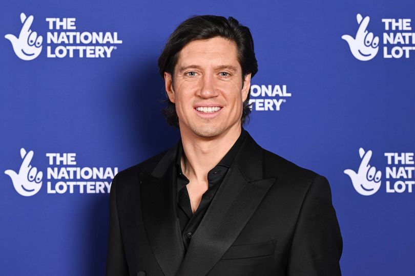Vernon Kay scolded by Lorraine Kelly for ‘incredibly offensive’ fake ...