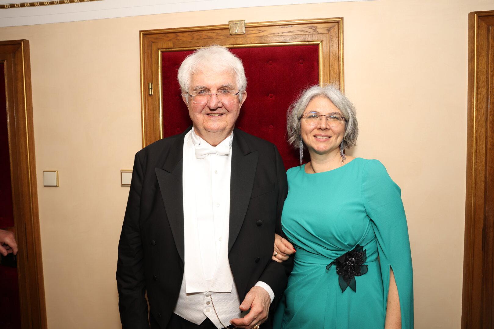 Politik und Wirtschaft am Opernball: Volle Logen, gute Stimmung