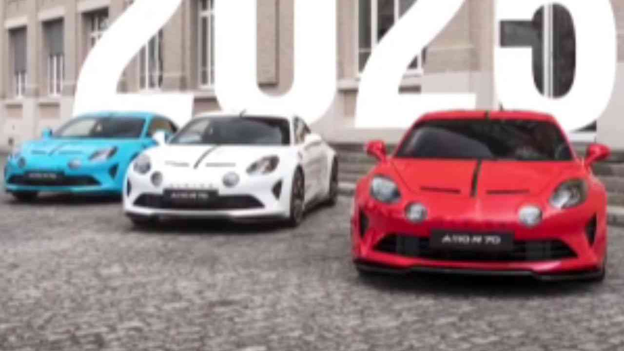 Alpine launches A110R 70: limited edition with carbon fiber in tribute ...