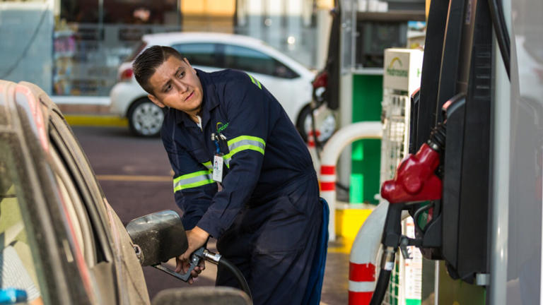 Ponen tope a gasolina Magna... y Hacienda le reduce el subsidio