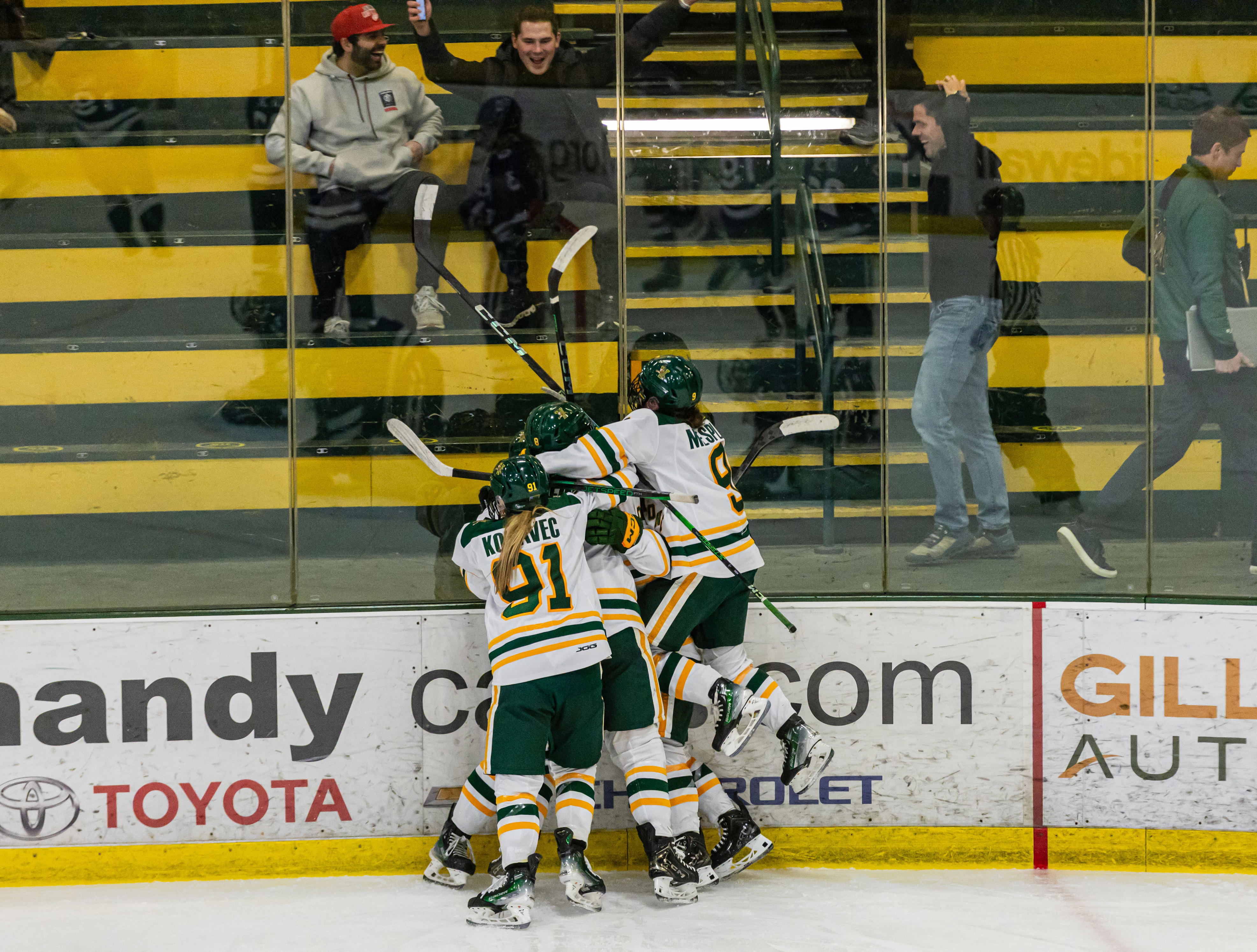 Schedules for Vermont men's, women's hockey teams for 2025-26 season