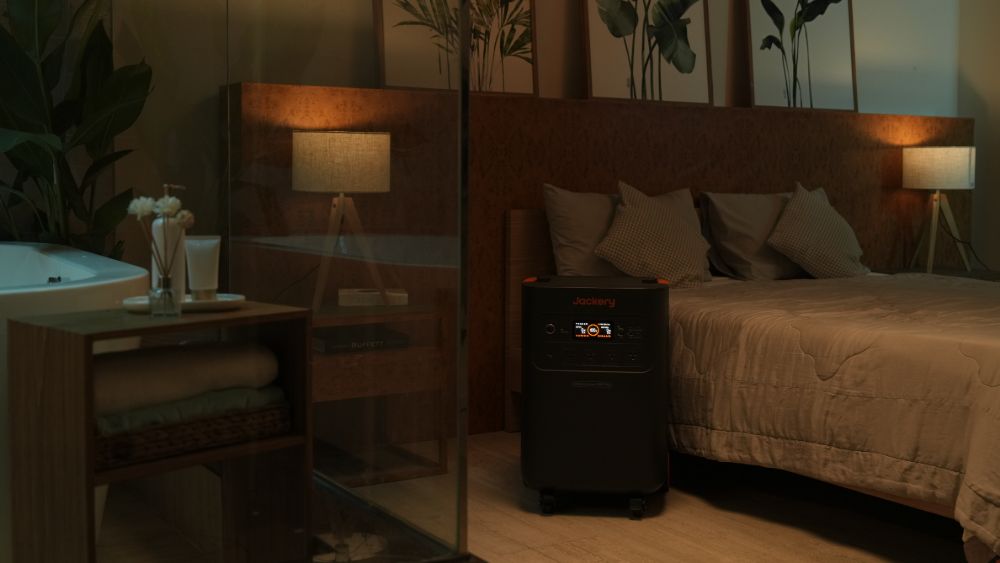 Jackery shows off the Explorer 5000 Plus solar generator and solar ...