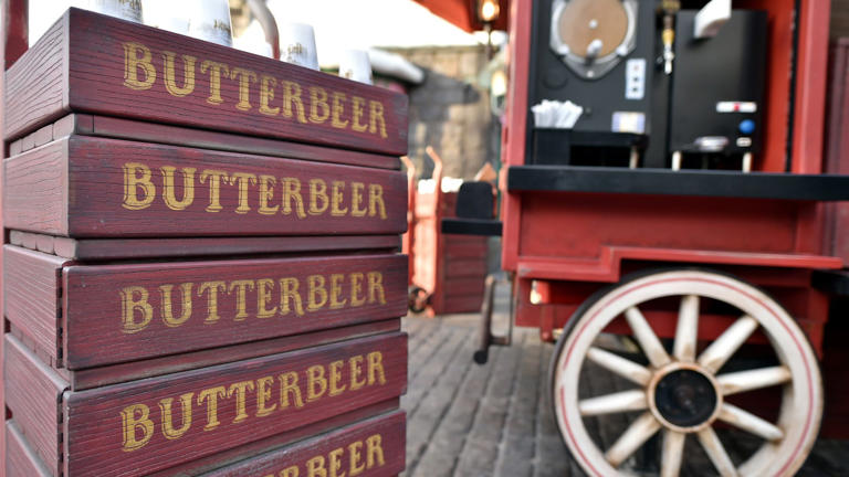 Harry Potter’s Wizarding World Will Bring a Massive Butterbeer Bar to ...