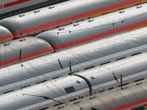 Deutsche Bahn News aktuell: S1 / S8 Flughafen Terminal: Polizeieinsatz Deutsche Bahn News aktuell: S1 / S8 Flughafen Terminal: Polizeieinsatz