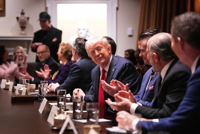 Donald Trump Caught on Hot Mic Telling Fox News Host to Praise His ...