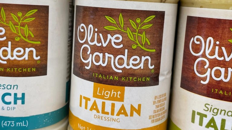 Why We Won't Add Olive Garden's Bottled Light Italian Dressing To Our Cart