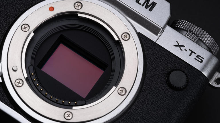 Fujifilm issues widespread firmware updates for its mirrorless cameras ...