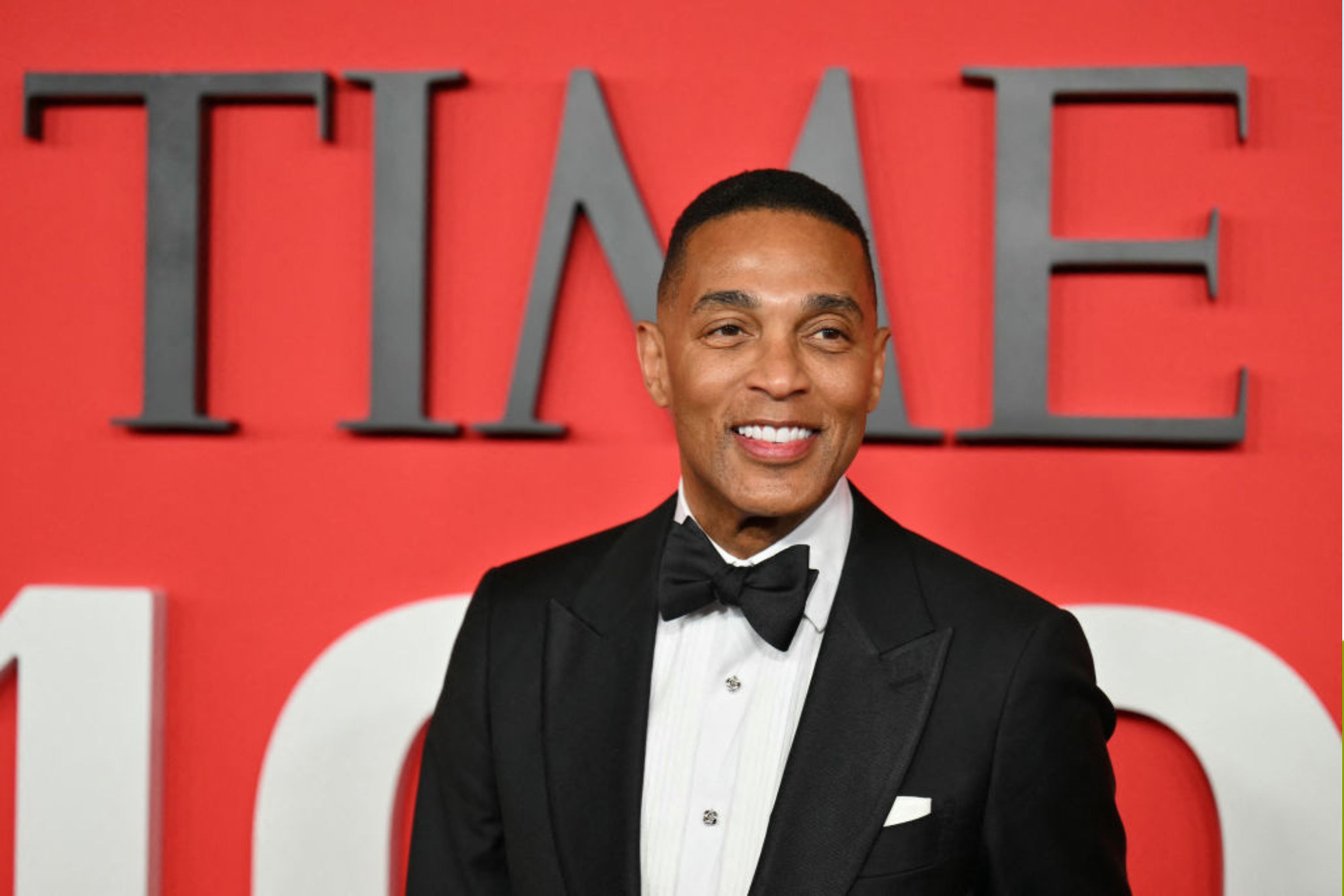 Bizarre Video of Don Lemon Knocking on Subway Windows Goes Viral