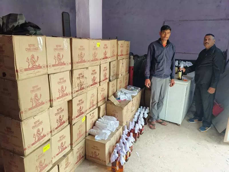 Two trucks smuggling liquor worth 1.4cr seized, 1 held