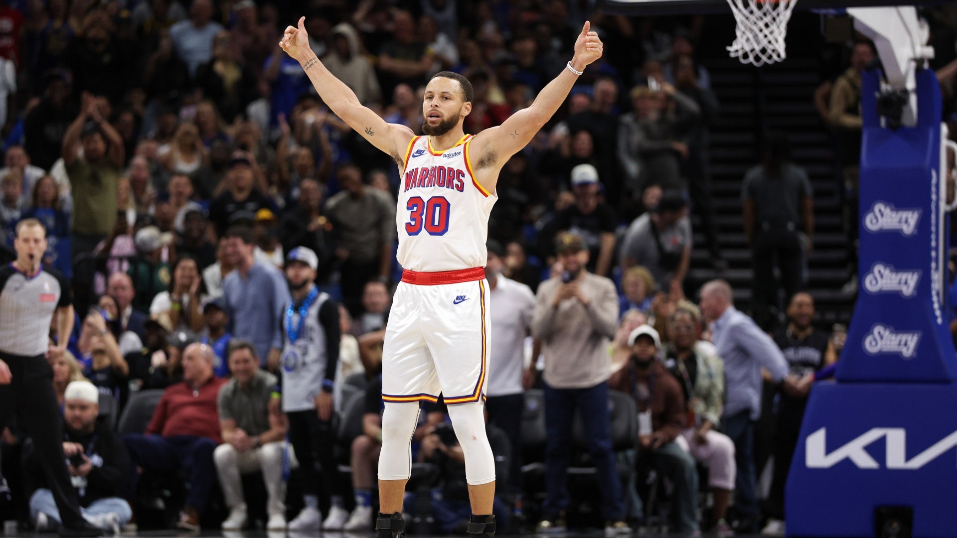 Stephen Curry Scores 56, Hits Clutch 3s in NBA Game