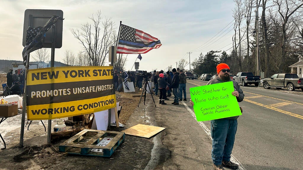 New York prison workers returning to work, but reluctant to end strike