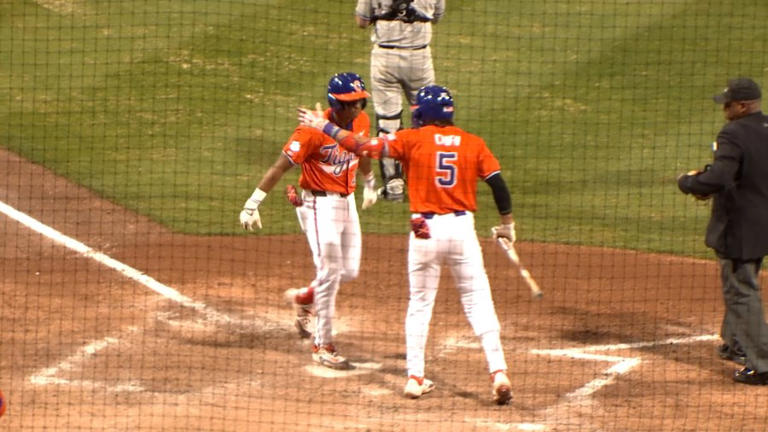 Clemson defeats Davidson 7-4 for 11th straight win