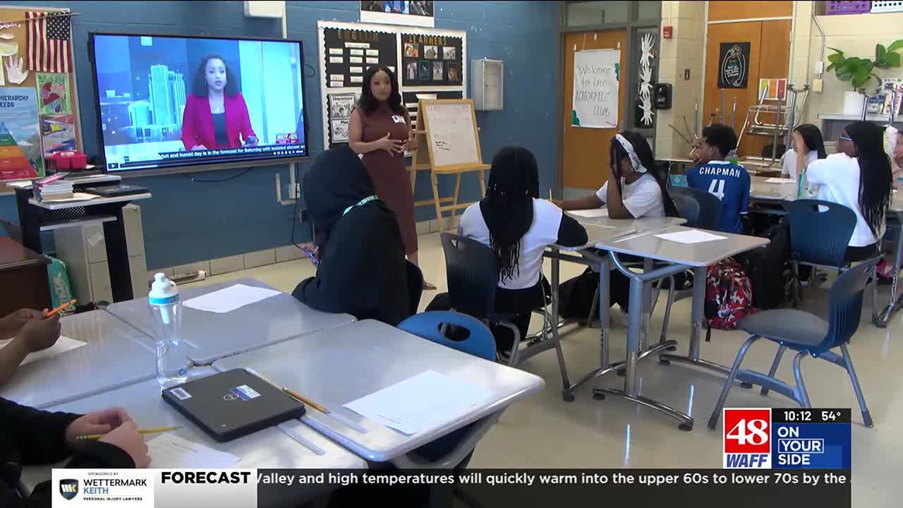 WAFF 48 Anchor Margo Gray speaks to journalism class at Chapman Middle