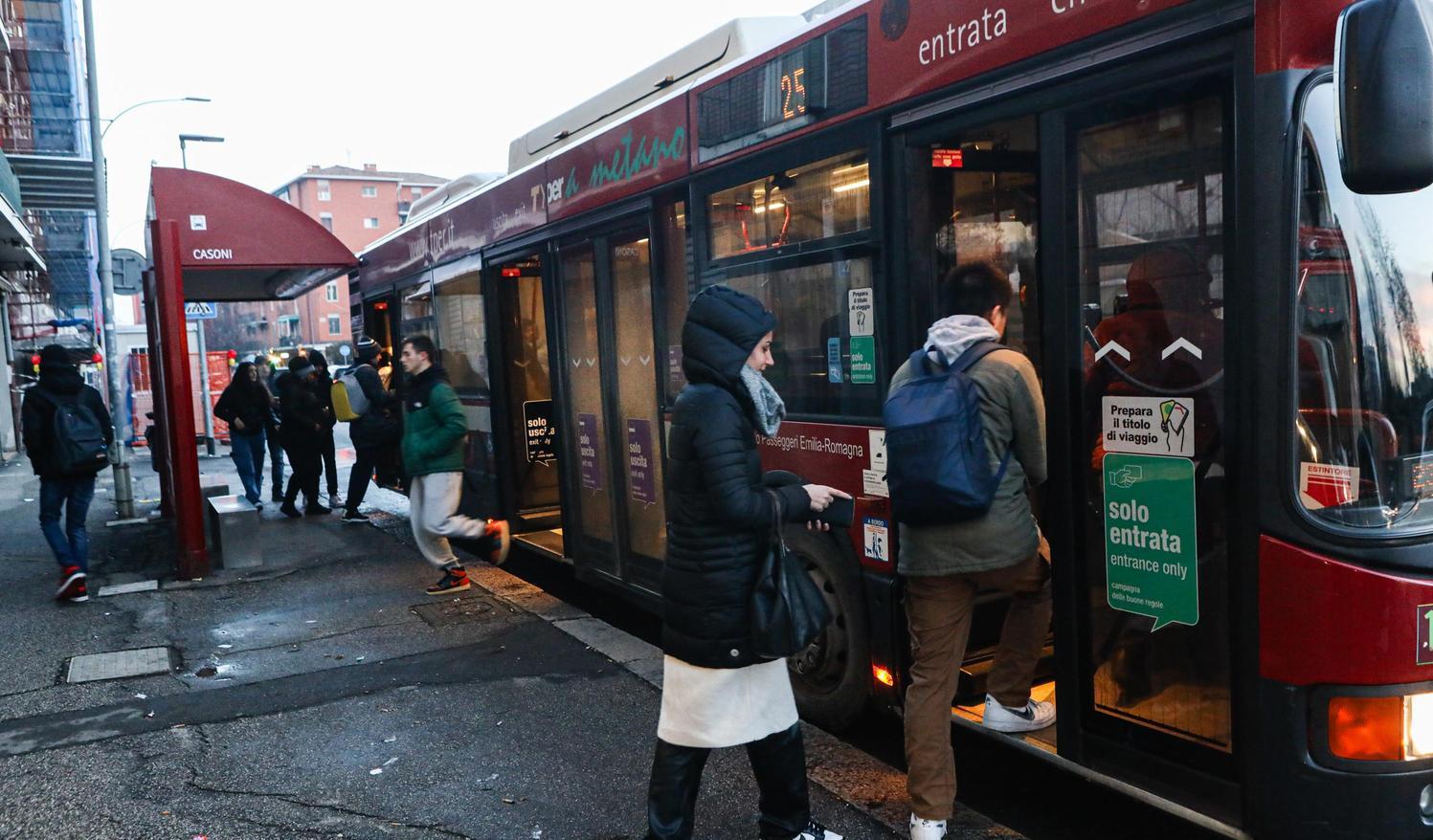 Bus, oggi scattano le nuove tariffe. Stangata sui biglietti singoli ...