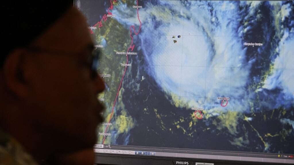Météo-France : entre automatisation et baisse des effectifs, les ...