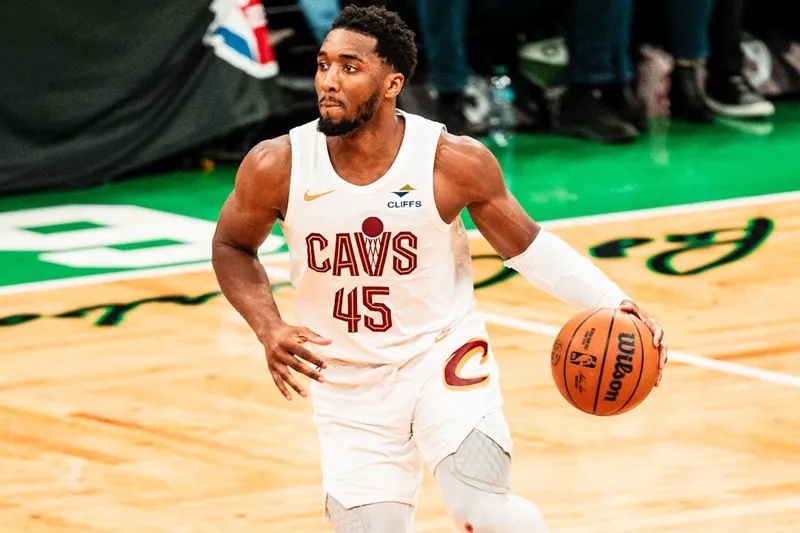 Donovan Mitchell faz 41 e Cavaliers vira sobre Celtics