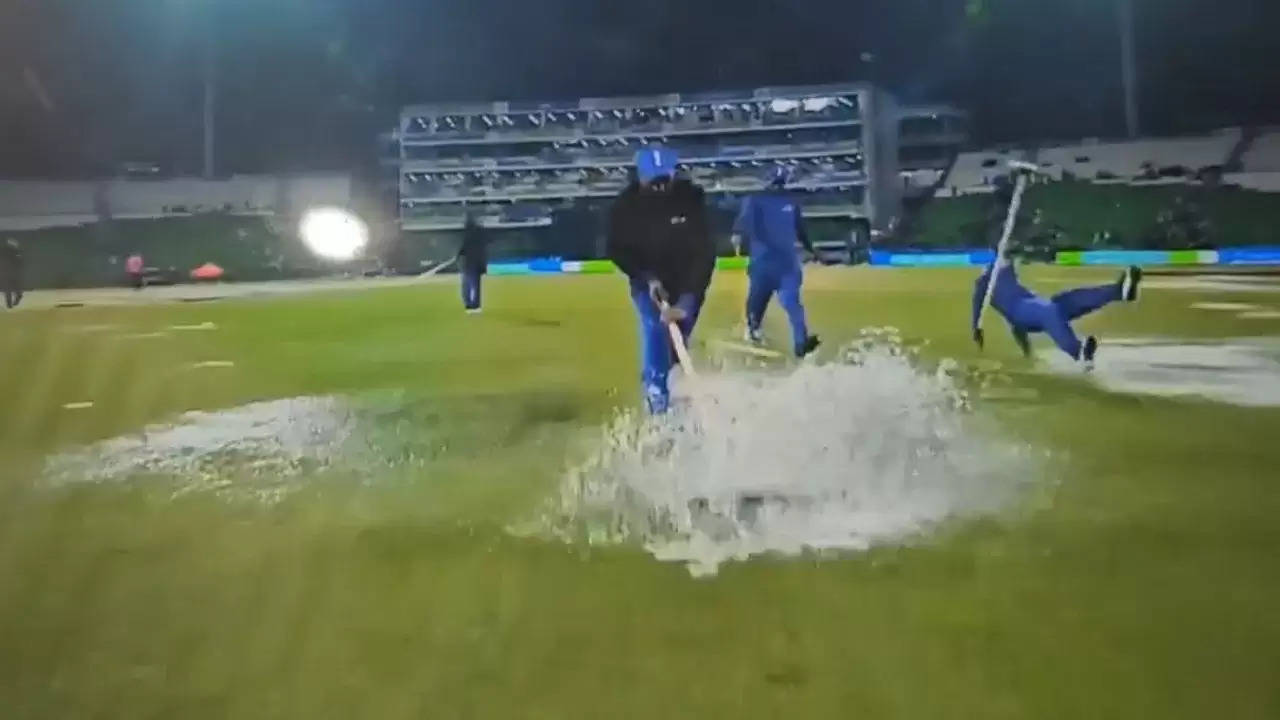 PCB was badly embarrassed, the ground was being dried with wipers after ...
