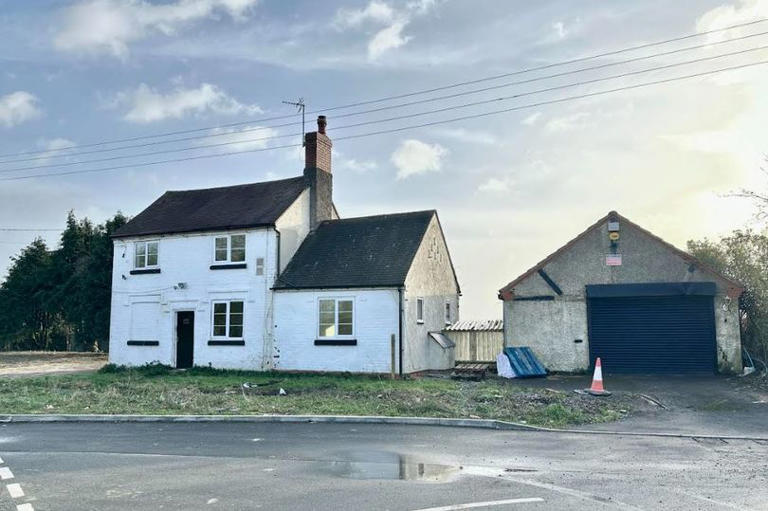 Birmingham Airport 'end of runway' homes for sale 'could make plane ...