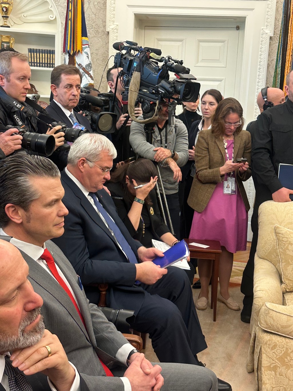 Ukrainian ambassador’s mortified reaction to Zelensky’s Oval Office ...